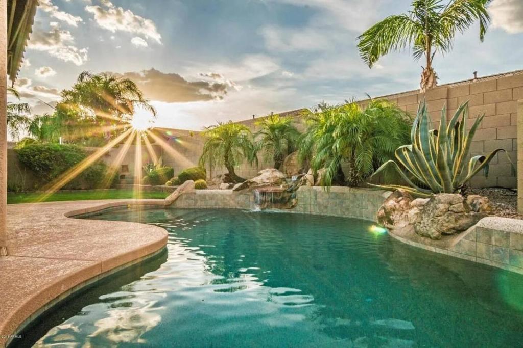 Desert Escape with Private Pool and Jet Tub, 3BR Home, Phoenix (tarifs ...