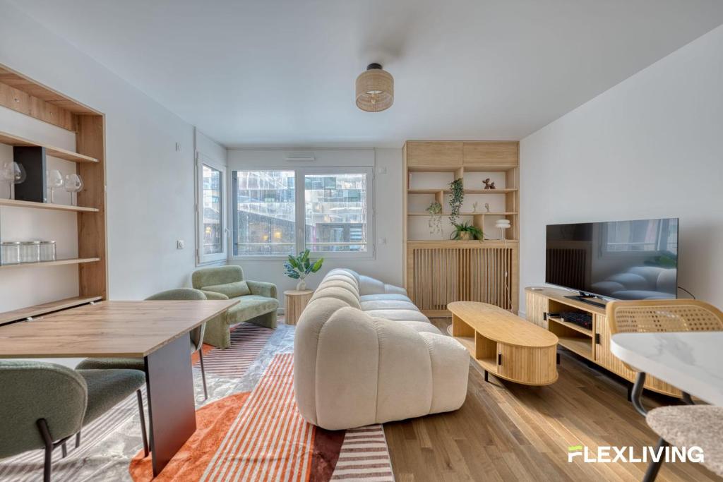 Spacious and bright T2 near the Seine & Metro 14, Paris (updated prices ...
