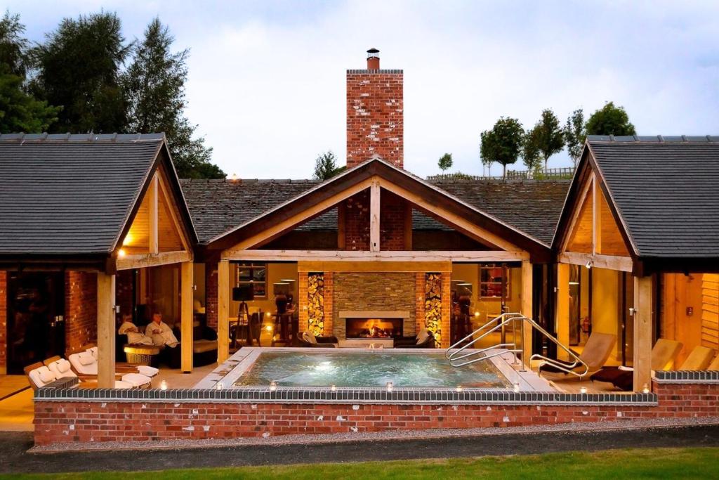 Moddershall Oaks Country Spa Retreat, Stone (updated prices 2026)