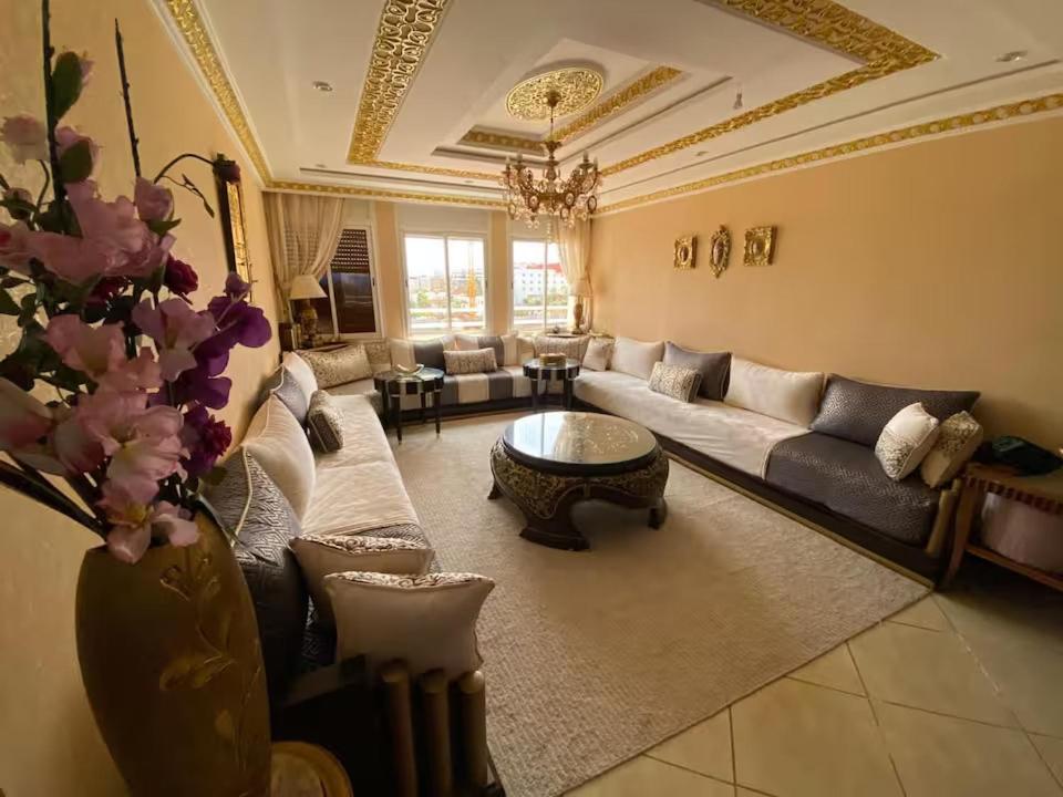 Luxury Appartment 2 min away from Mahaj Ryad 3 Bedrooms Private parking ...