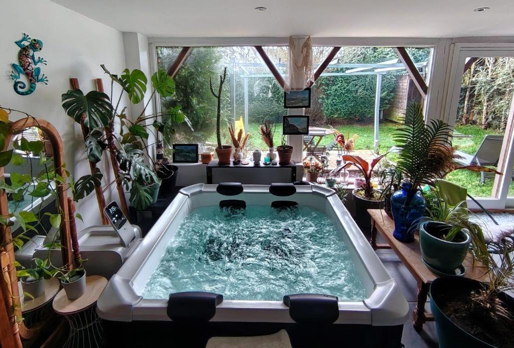 ZenZone Family Jacuzzi, Relax, Nature, Bourgthéroulde (preços ...
