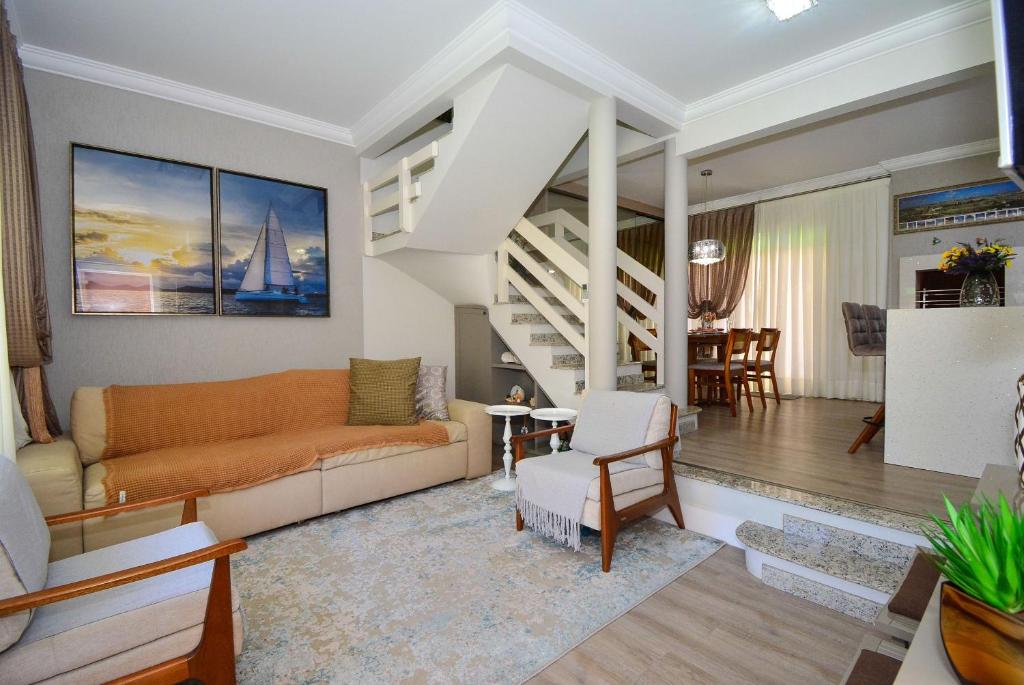 Casa Elegante a 100 m do Mar - Villa dos Açores, Governador Celso Ramos ...