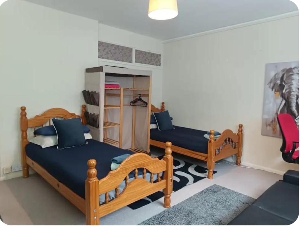 Large Twin room near Victoria - Zone 1, Moffat (tarifs actualisés pour ...