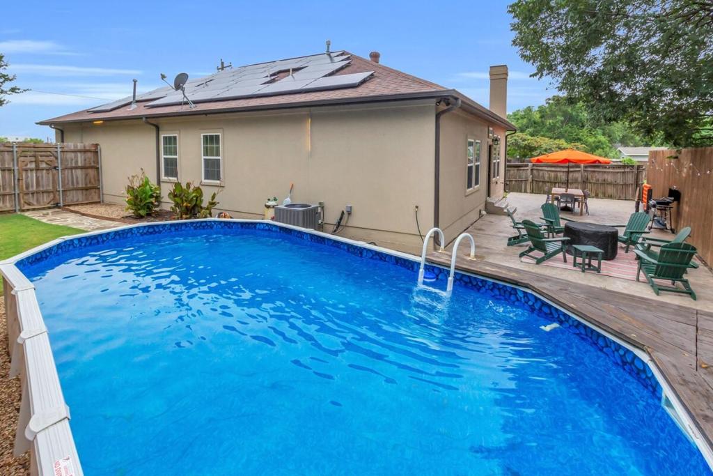 Lake-Area Retreat - Pool - Yard - Patio Games, The Colony ...