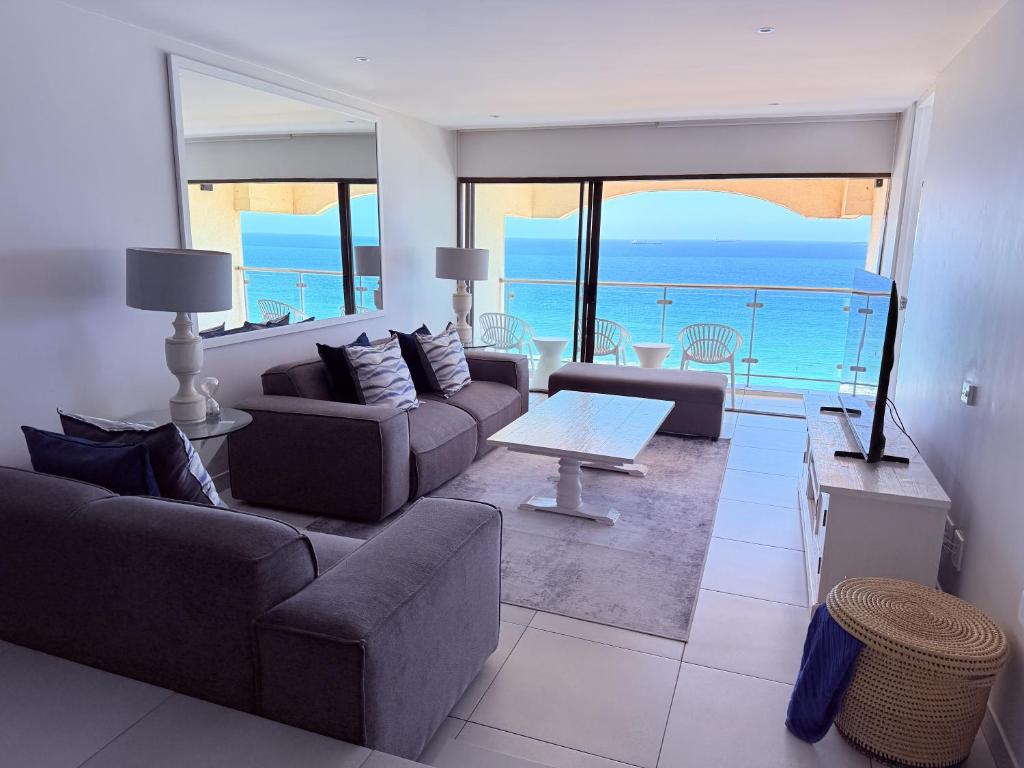1001 Bermudas - Seaviews & beach access - Modern 3BR Umhlanga, Durban ...