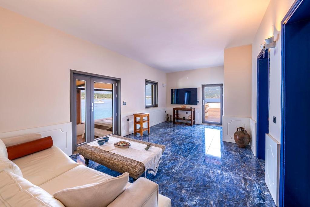 Luxury Villa on a Private Island, Tsatallota Adaları (atjauninātās 2026 ...