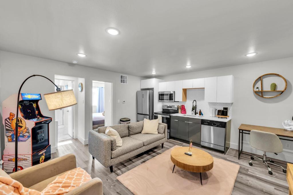 SJ Dallas E4, Dallas (updated prices 2026)