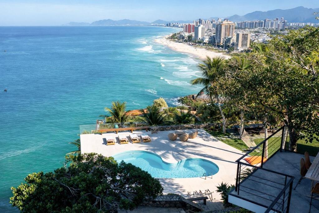 Rio005 - Luxury mansion with ocean view in Joá, Rio de Janeiro ...