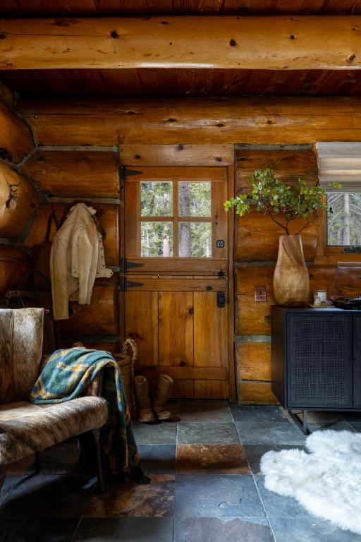 ⭐ Tahoe City Log Cabin w/ Hot Tub & Media Room, Tahoe City (updated ...