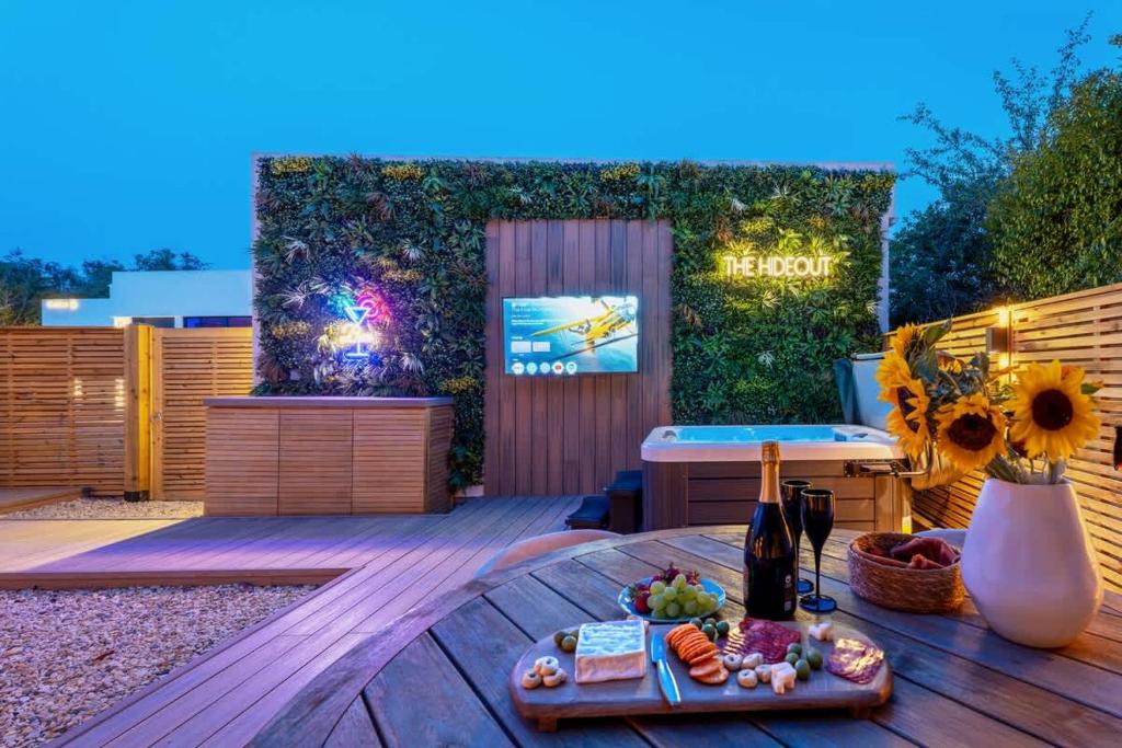 The Hideout Serenity by design, Dean (updated prices 2026)