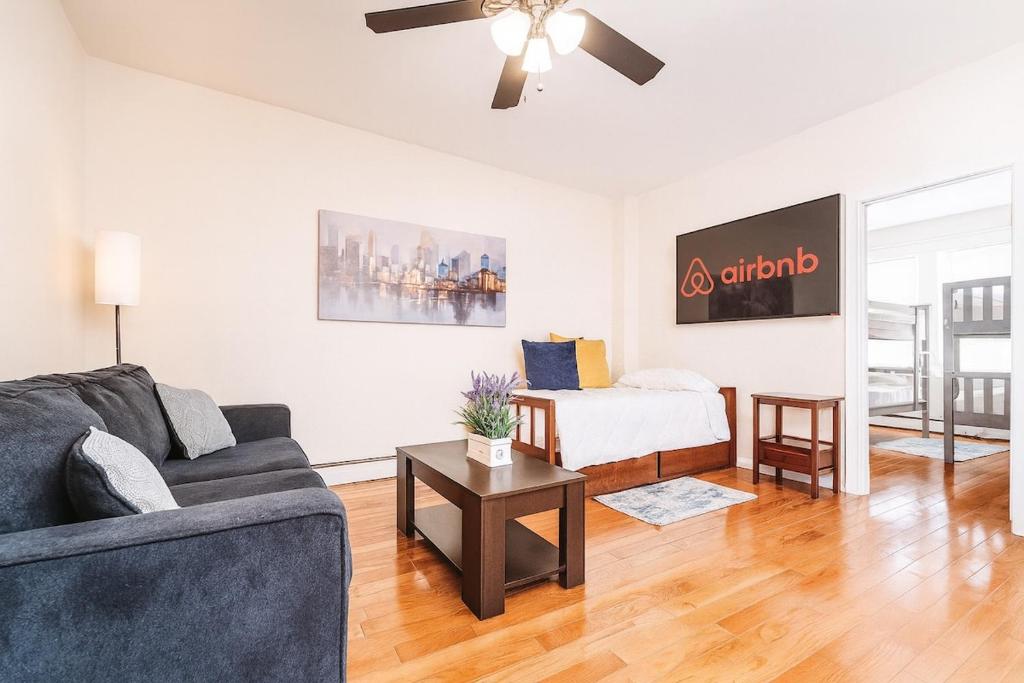 Double Unit 4 Bedrooms 2 bathrooms 20 mins to NYC Metlife Stadium ...