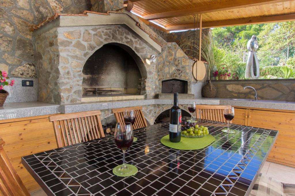 Apartments Matea, Tisno (updated prices 2025)