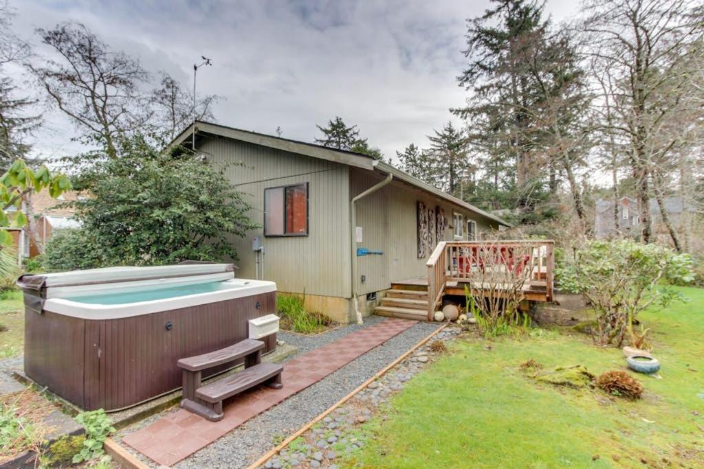 Dog-Friendly Cottage with Private Hot Tub Deck Berry Bushes & Beach ...