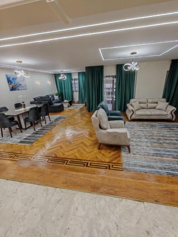Makram Ebeid Crystal, El Cairo (precios actualizados en 2026)