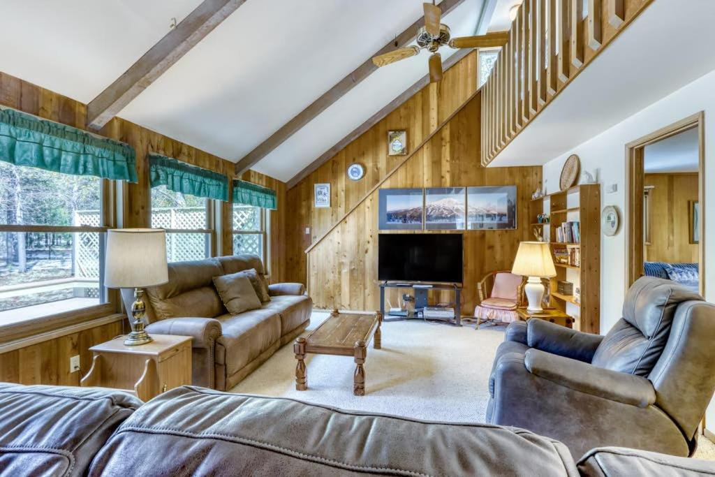 Cozy Sunriver Home with Hot Tub Wood Stove SHARC Passes, Sunriver ...