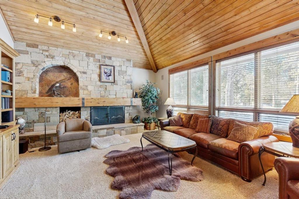 Spacious family friendly home gym in garage W&D WIFI - SHARC resort ...