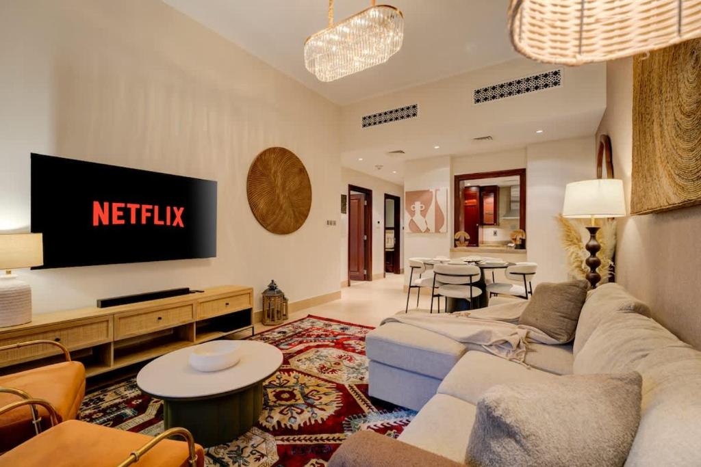 Chic 1 bed with lawn Zanzabeel Near Burj Khalifa, Dubái (precios ...