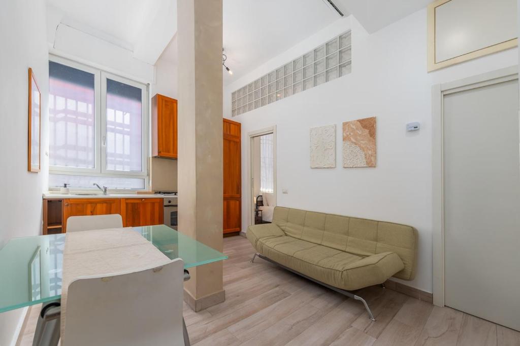 Metro to DUOMO and Station - Air Conditioning, Milan (updated prices 2026)