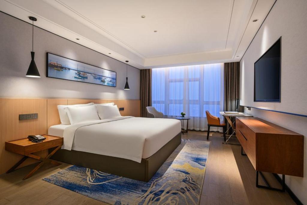 Madison Hotel Qingdao Central May Fourth Square, Qingdao (prețuri ...