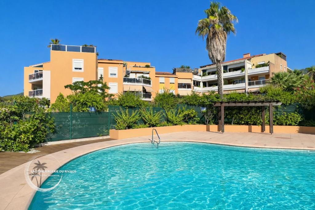La Frégate - Grand Appartement avec vue sur la mer - Piscine ...