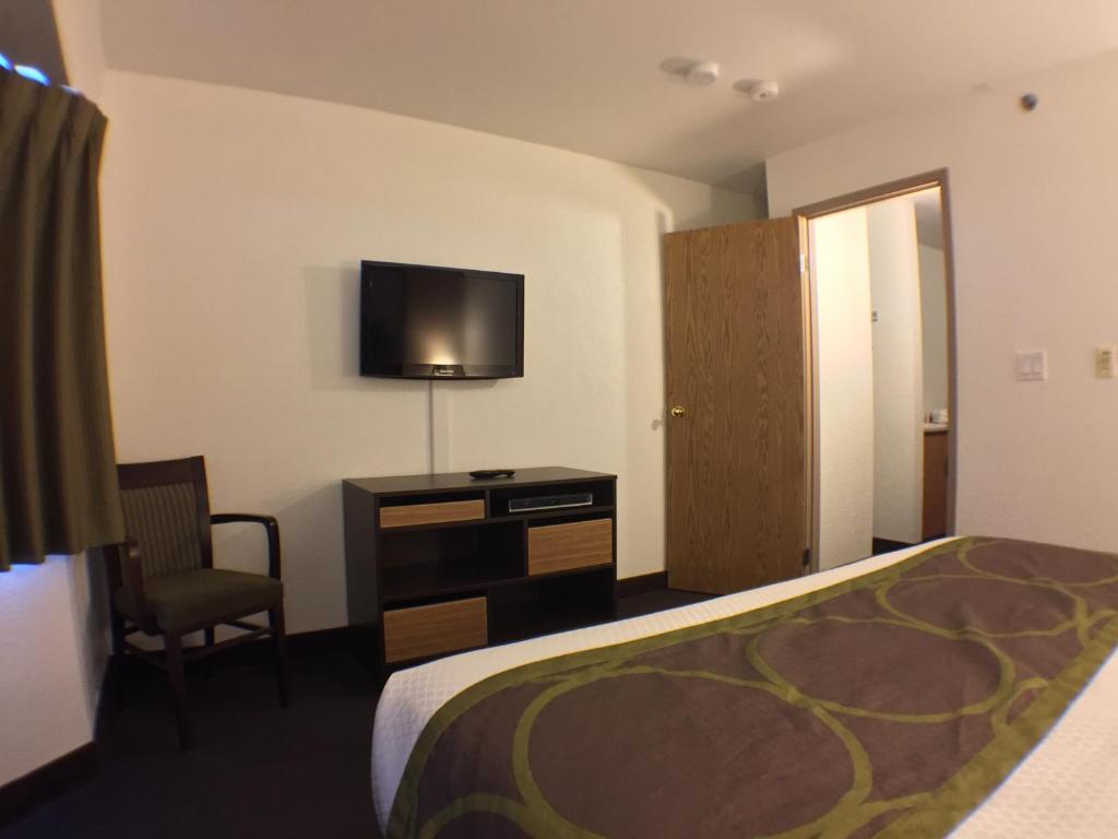 Super 8 by Wyndham Kenora, Kenora (updated prices 2025)