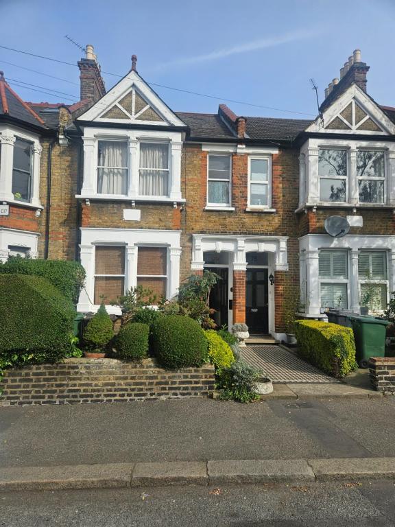The blue international inn, London (updated prices 2026)