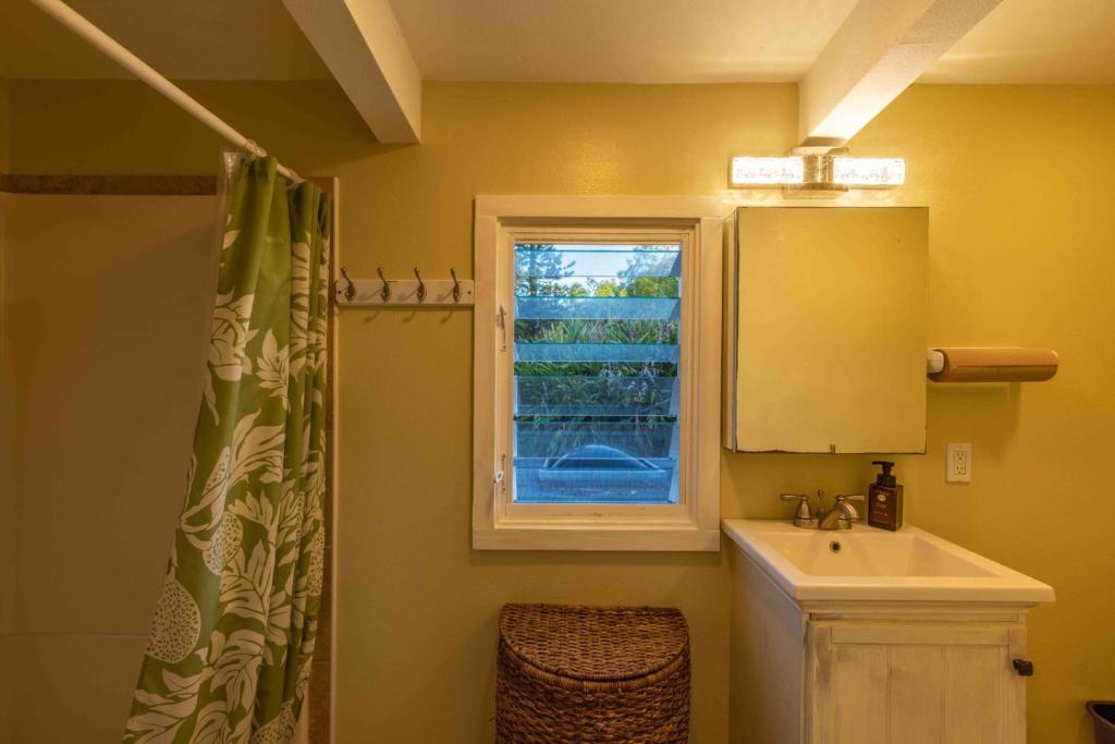 Bamboo Room Farm Stay in Haiku on Road to Hana, Huelo (prezzi ...