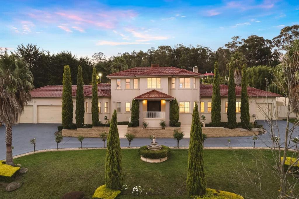 Wildlife Sanctuary Pool Game Room Forest Retreat, Lysterfield (updated ...