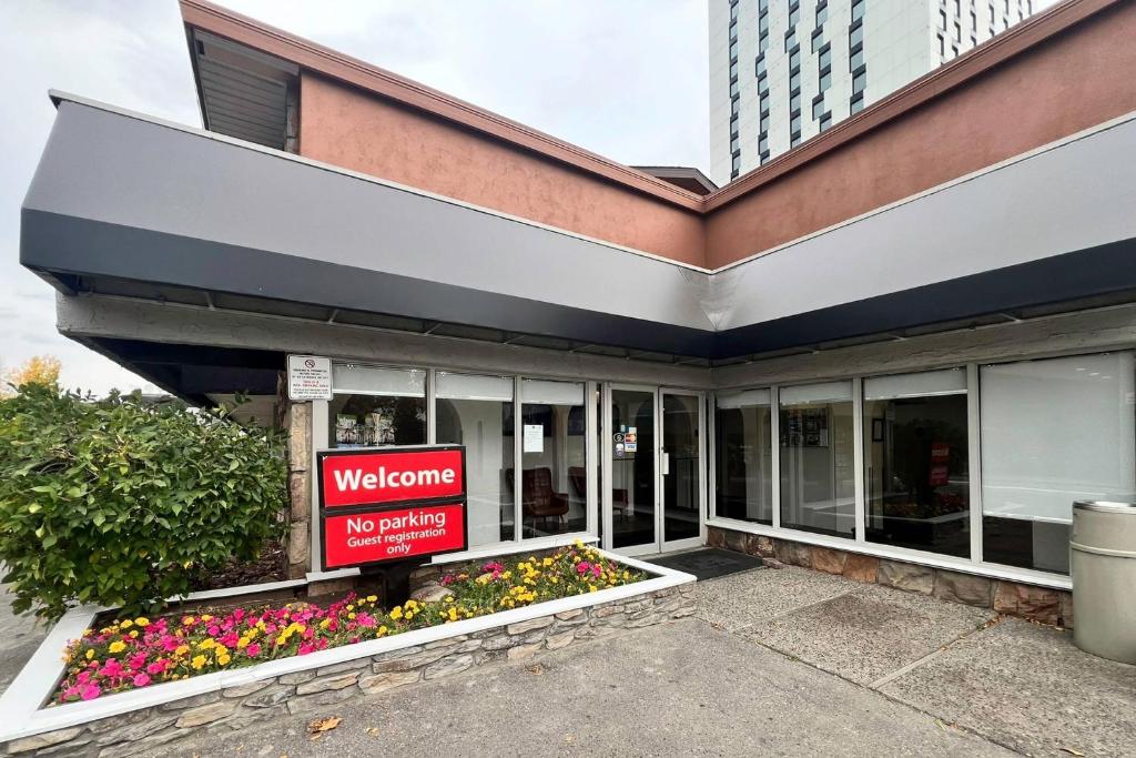 Econo Lodge Motel Village, Calgary (updated prices 2026)