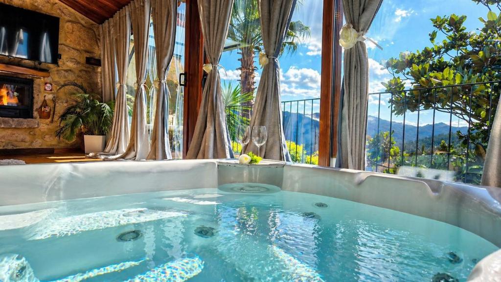 Casa Favo de Mel - Jacuzzi & Piscina - Refúgio na Montanha, Arcos de ...
