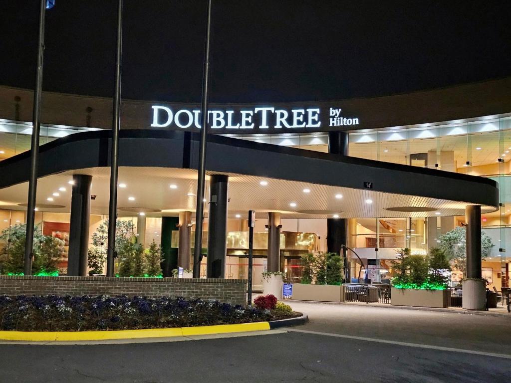 DoubleTree by Hilton Washington Dulles Airport, Herndon (updated prices ...