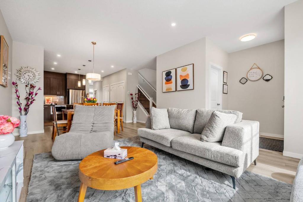Corner Glen Retreat | 6BR | Sleeps 12, Calgary (tarifs actualisés pour ...