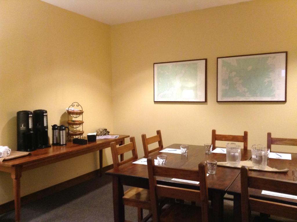 Howe Sound Inn & Brewing Company, Squamish (updated prices 2025)
