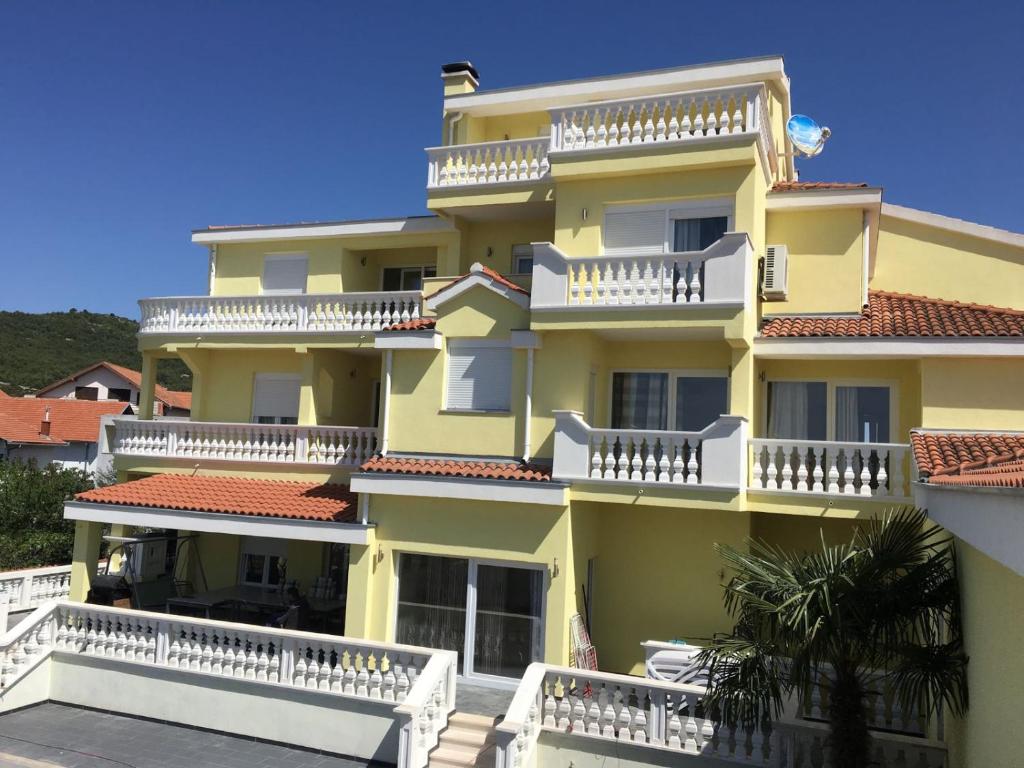 Apartments Jareb, Tribunj (updated prices 2025)