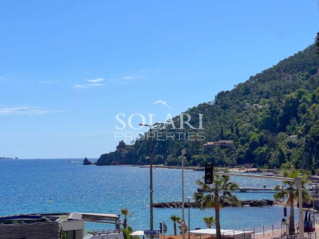 Terrace with sea view air conditioning garage beaches & shops, Théoule ...