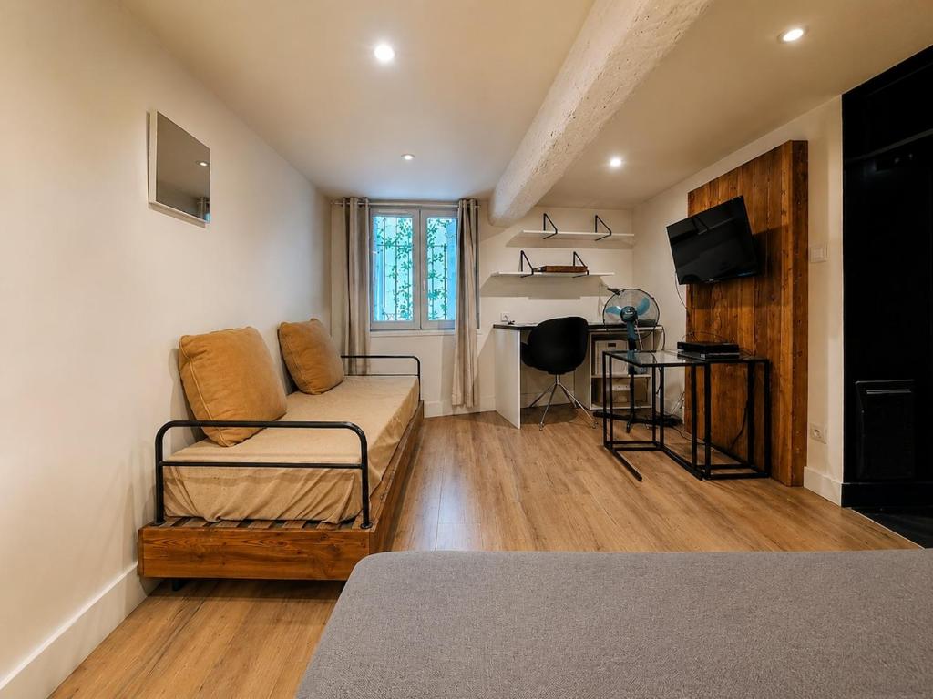 17m2 Petit studio design dans centre historique, Монпельє (оновлені ...