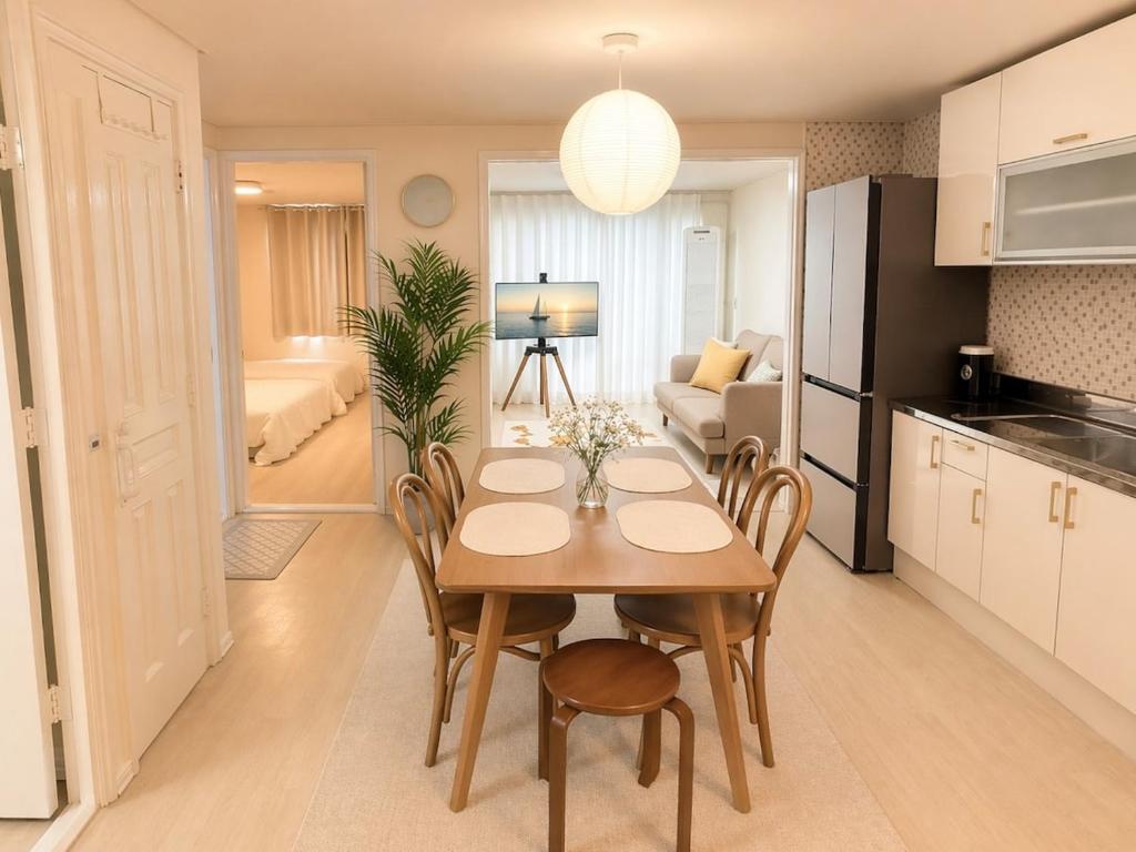 Cozy Family House near Nampo station, Parking Available, Yeongdo ...