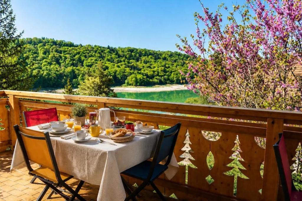 Le Chalet du Silence（Barésia-sur-lʼAin）：（最新料金：2026年）