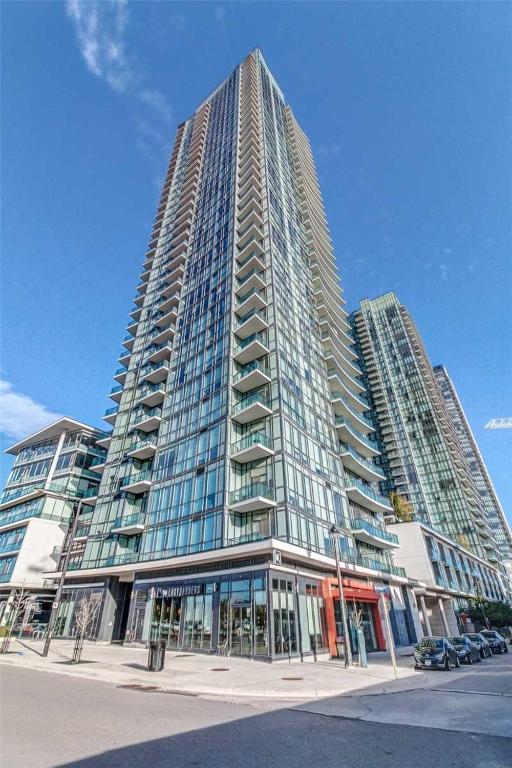 Penthouse 2BR plus Den with Skyline Views SQ1 Parking, Mississauga ...