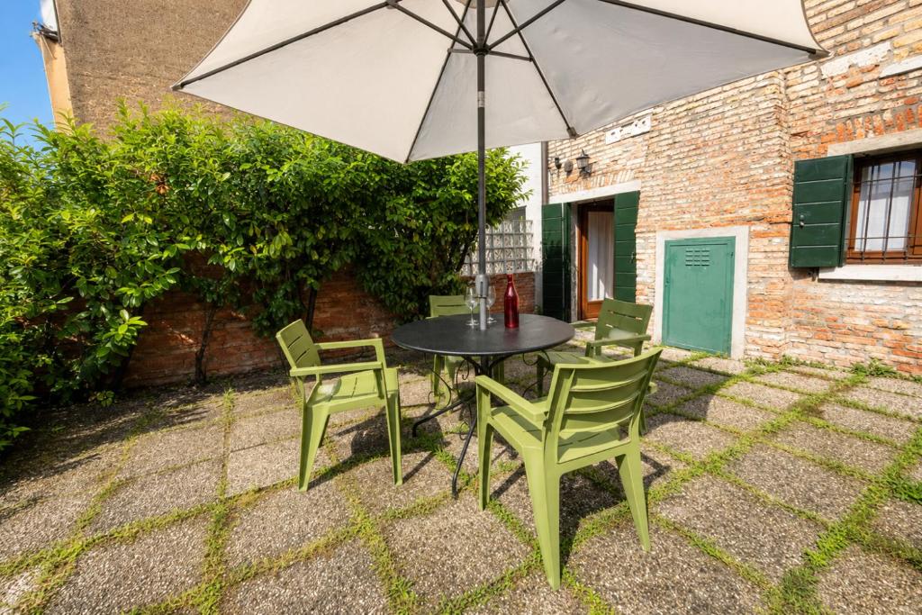 Rare private courtyard, very easy to reach, Венеция (актуальные цены ...