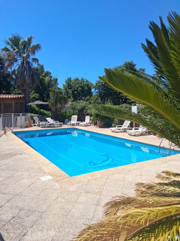 Duplex T3 à St Aygulf avec piscine et à 500m de la mer, Фрежус ...