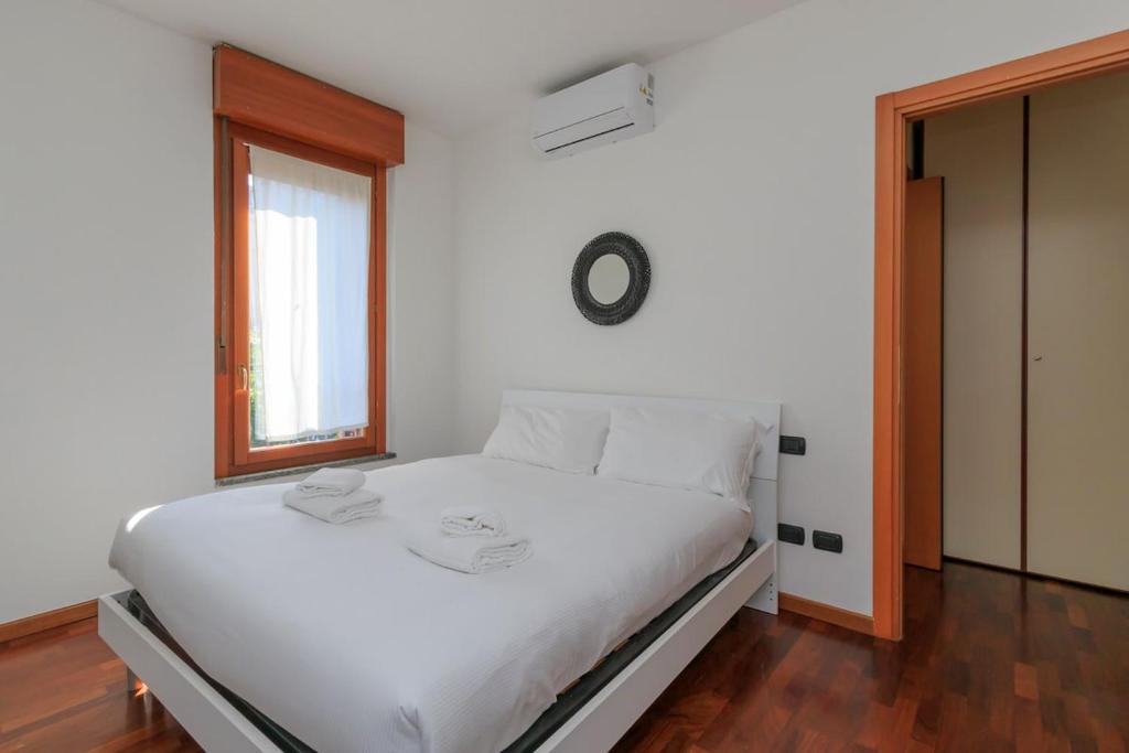 Xenia Milano - 2 rooms apt in Via Santander 20, Milan (updated prices 2026)