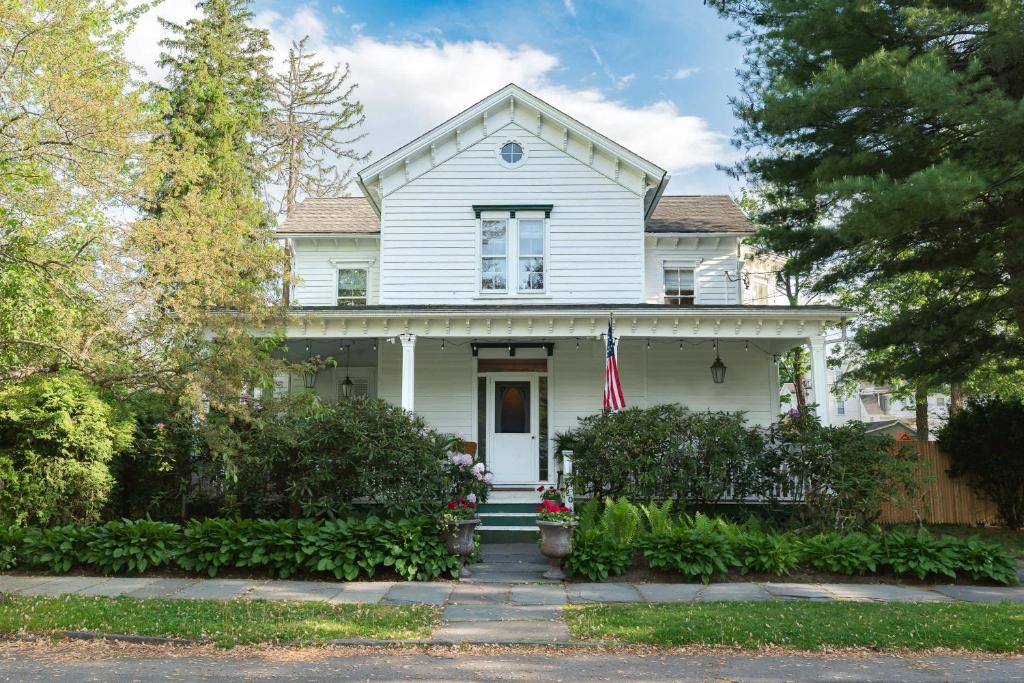 Esselstyn House - Pool - Village - Train to NYC, Rhinebeck (uppdaterade ...