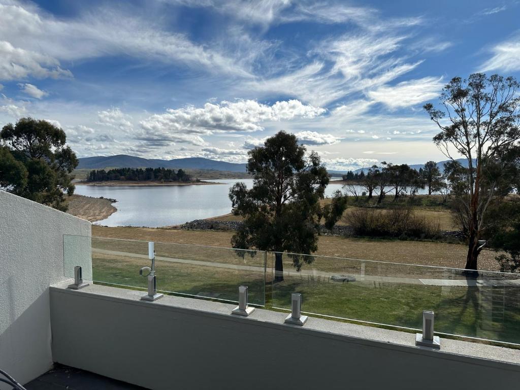 The brumby by the lake- Horizons Lake Jindabyne, Jindabyne ...