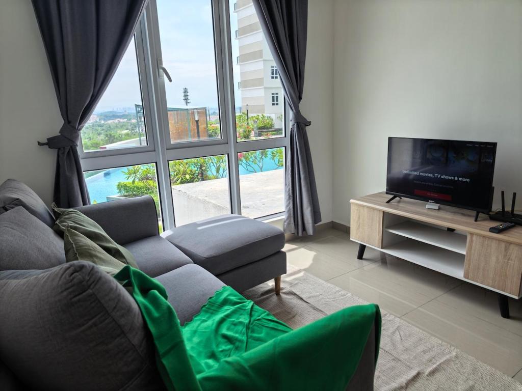 Aero Forest Escape With Pool View and 15m to KLIA or Sepang, Nilai ...