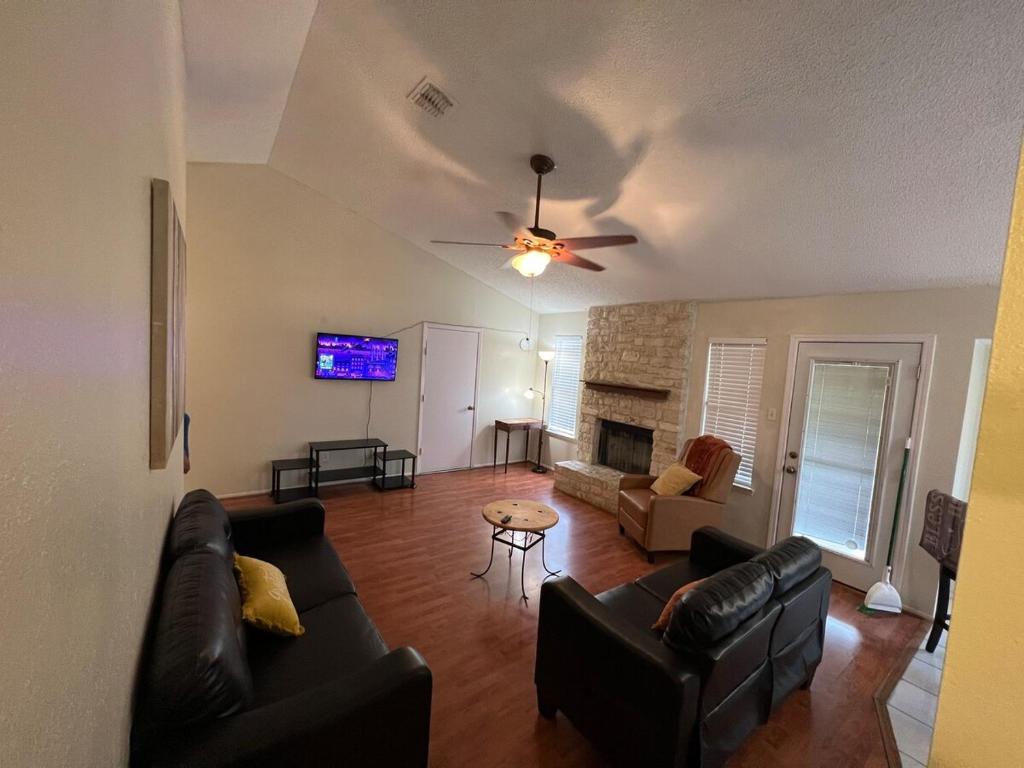 Cheerful 2 Bedroom Home Parking No Animal Fee, Austin (precios ...