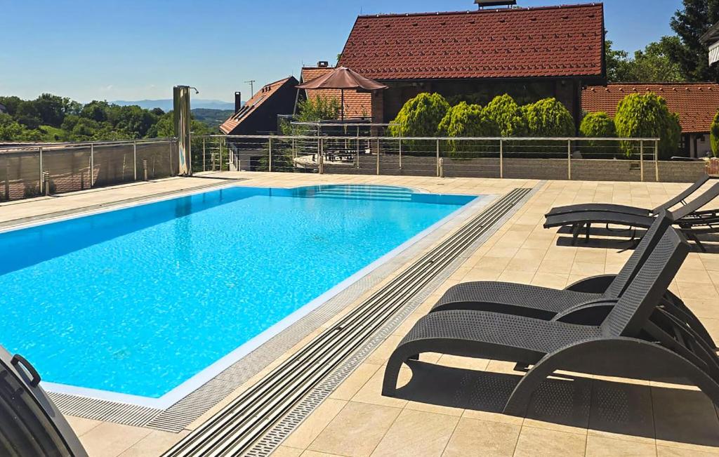 Nice Home In Gornja Stubica With Swimming Pool، Gornja Stubica (أسعار ...