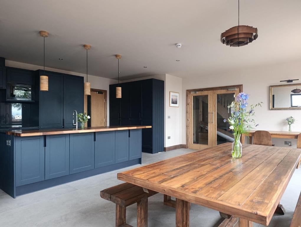 Garden Hill View, London (cập nhật giá năm 2026)