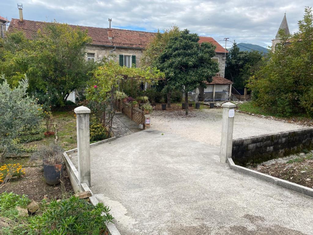 Apartments Klara, Donja Lastva (precios actualizados en 2026)