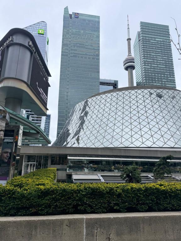 Clarens Suite Toronto - Private Washroom, Onsite Parking, Direct ...